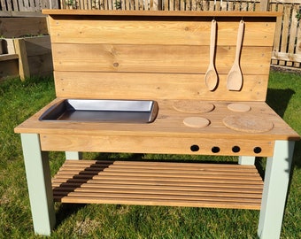 DIY Mud Kitchen Plan: Build a Kid's Mud Kitchen With 2x4's Creative ...