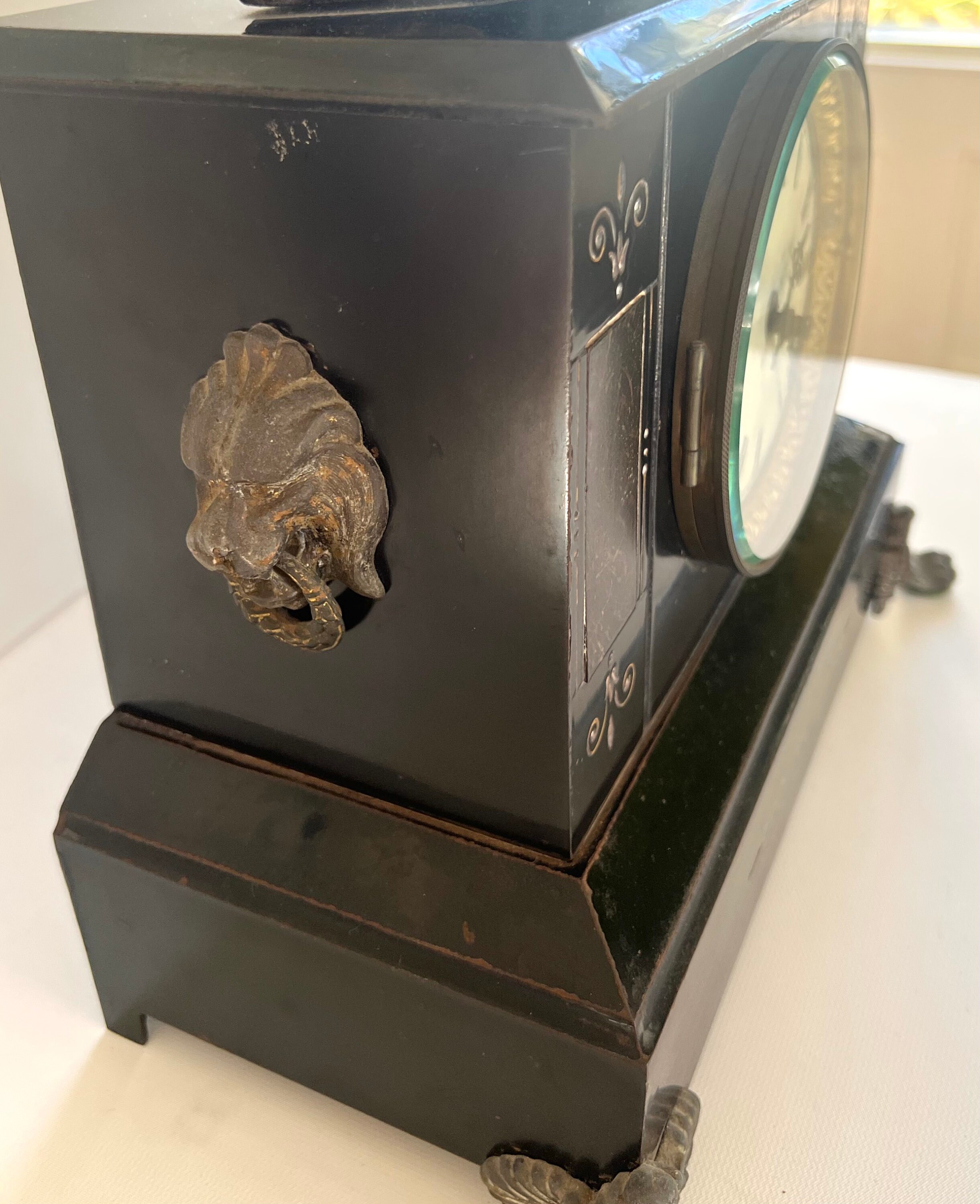 ANTIQUE MANTLE DESK Clock Black Metal Statue Figurine on Top, With Key ...