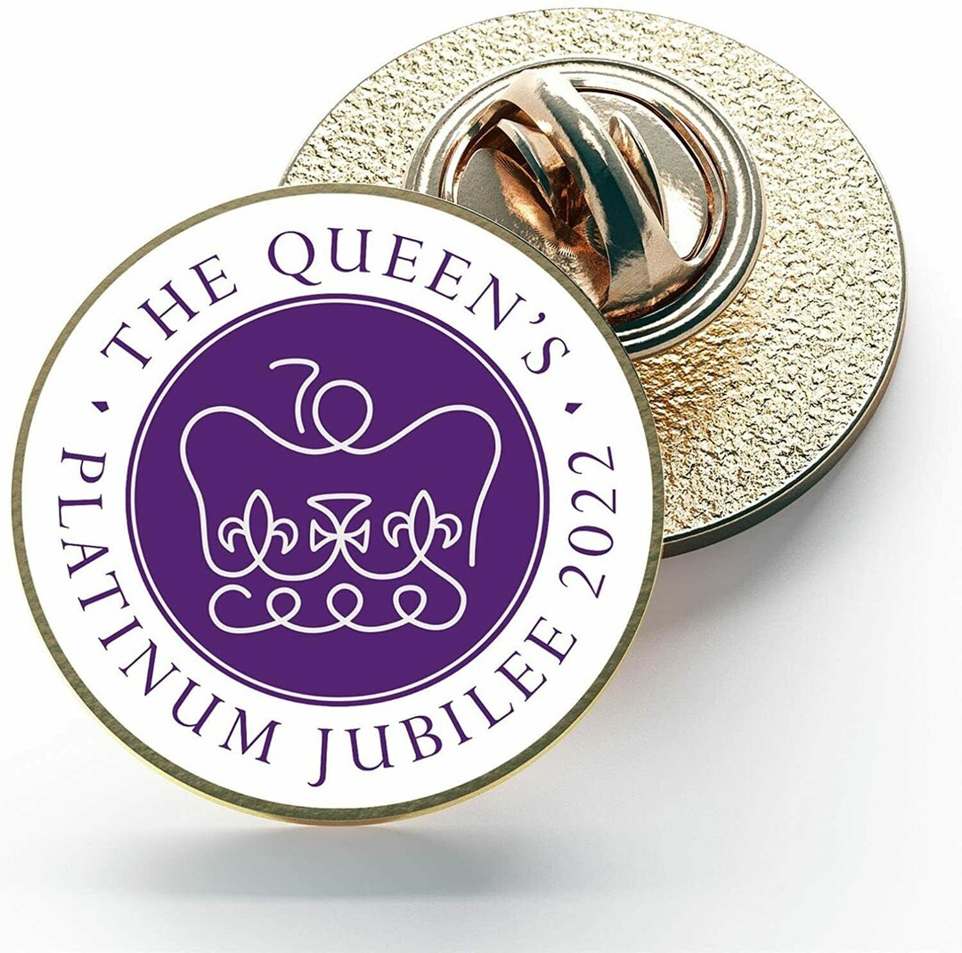 The Queens Platinum Jubilee 2022 Royal Souvenir Enamel Pin Badge - 70 ...