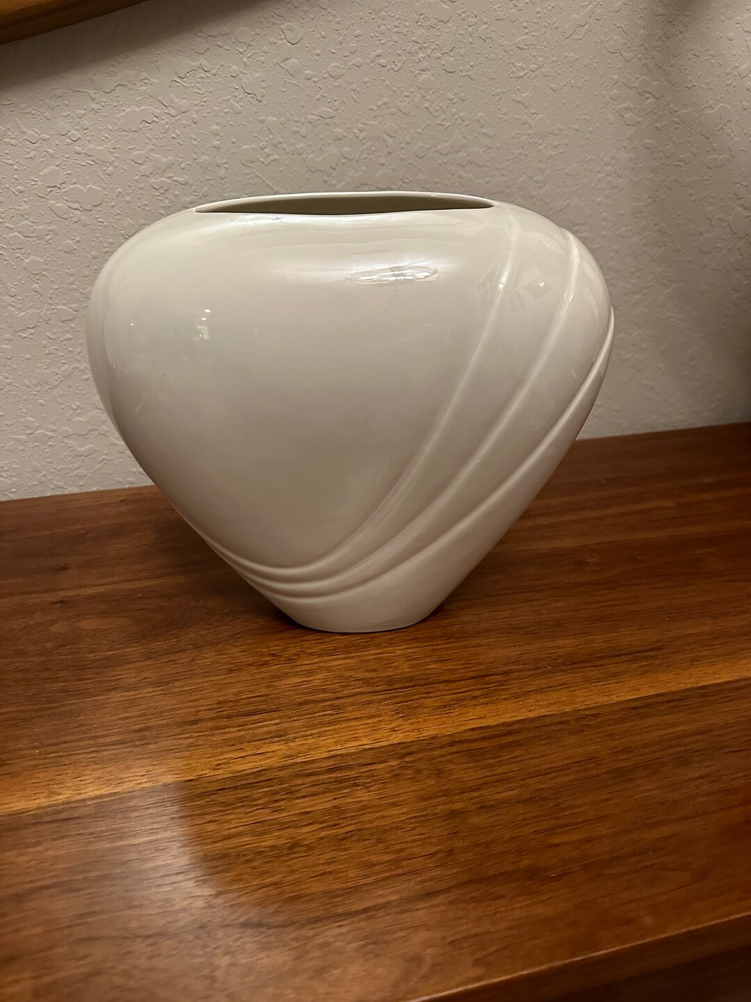Hager 4342 Cream Art Deco Vase - Etsy