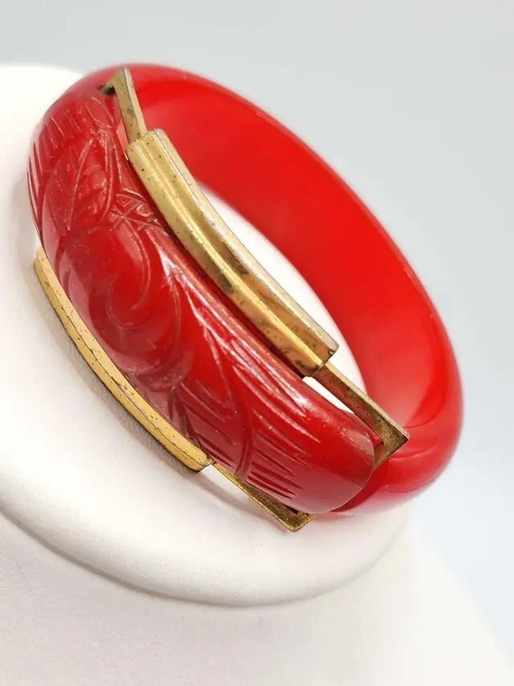 vintage carved red bakelite - Gem
