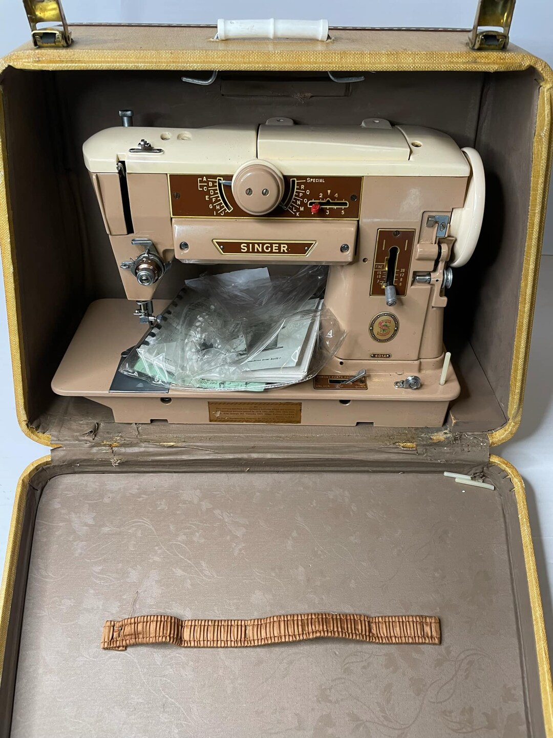 VINTAGE Singer 401A SLANT-O-MATIC Sewing Machine W/case & Manual ...