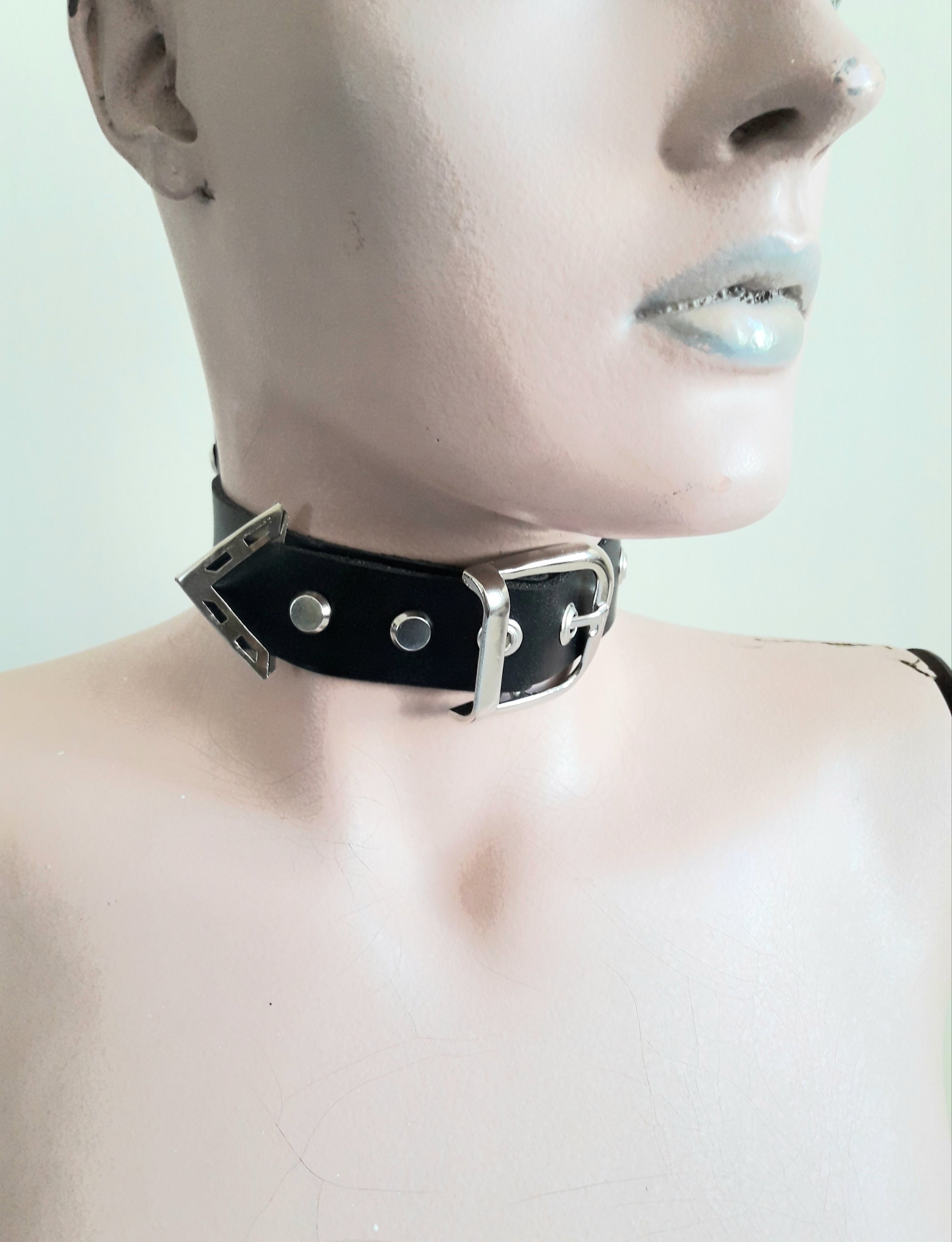 Handmade Leather Choker High Quality Leather With Metal Belt Buckle ...