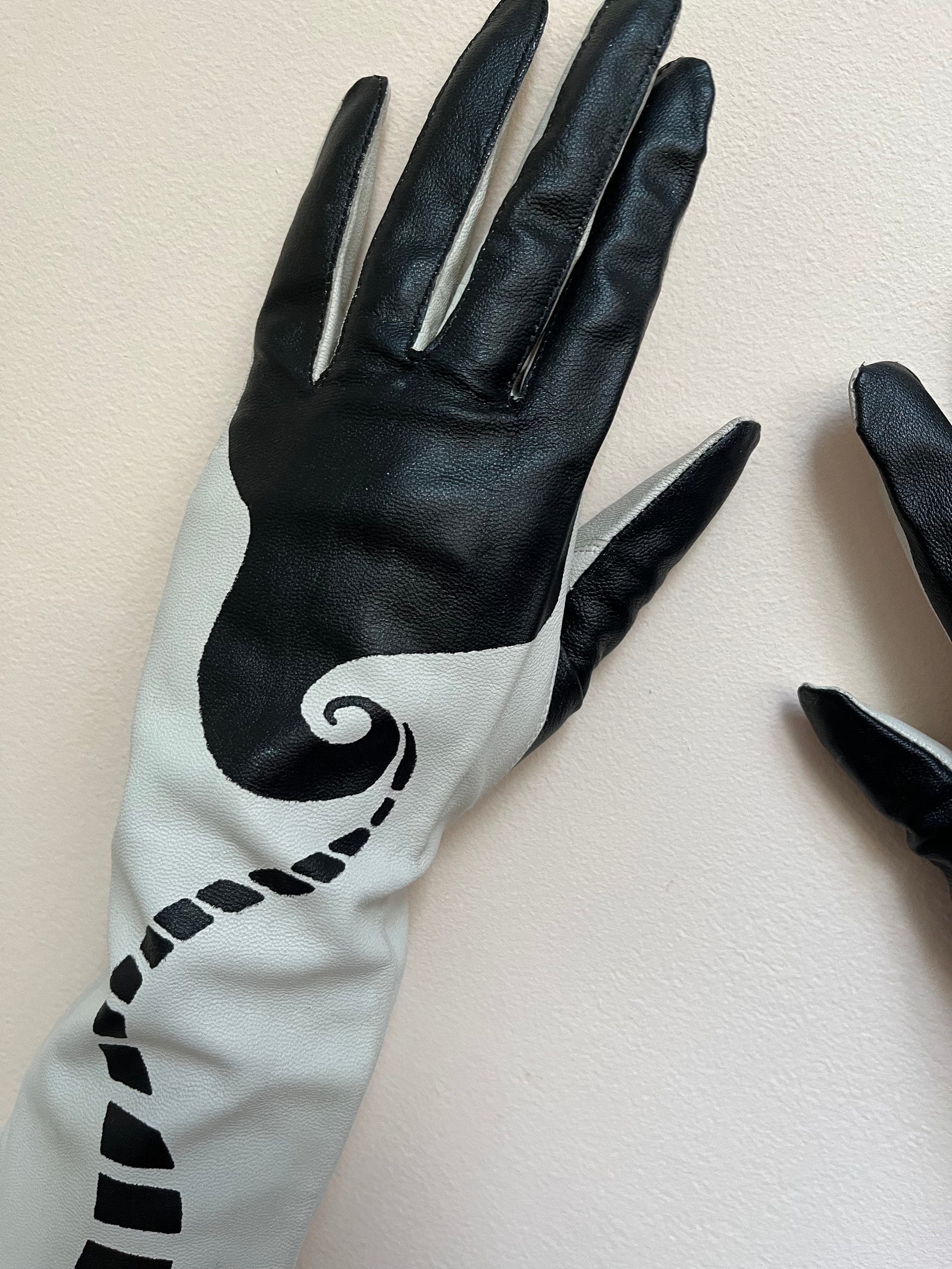 Art Deco Style Gloves by Leslie Singer Pale Grey Goat Leather Black ...