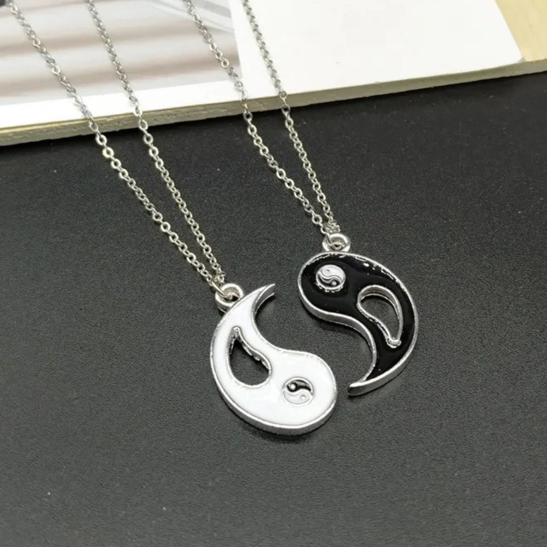 Set of 2 Best Friends Necklaces: Couples Paired Necklaces & Pendants ...