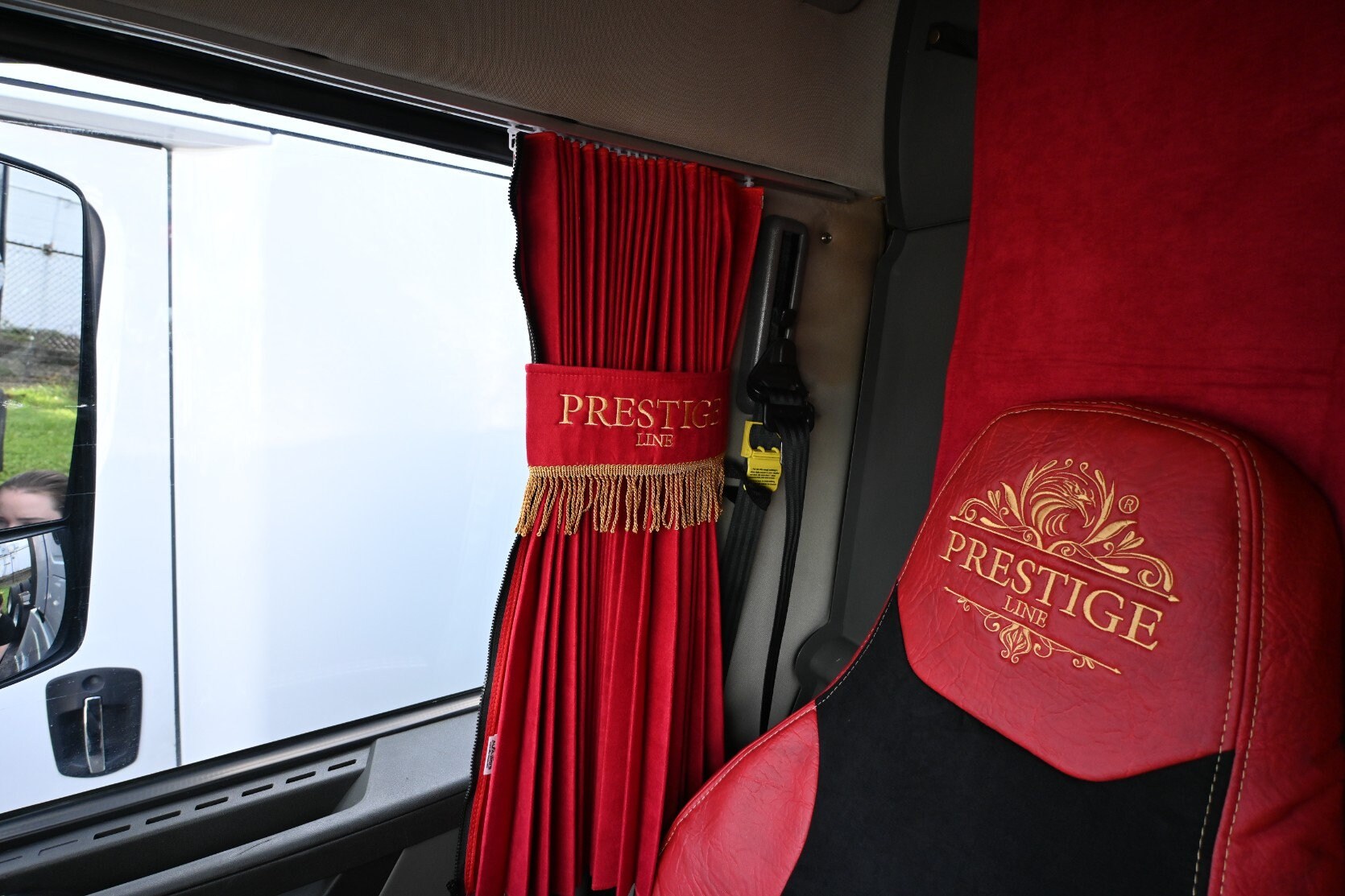 VOLVO Vnl All Sleeper Models 2004-current Sun-reflective Blackout Truck ...