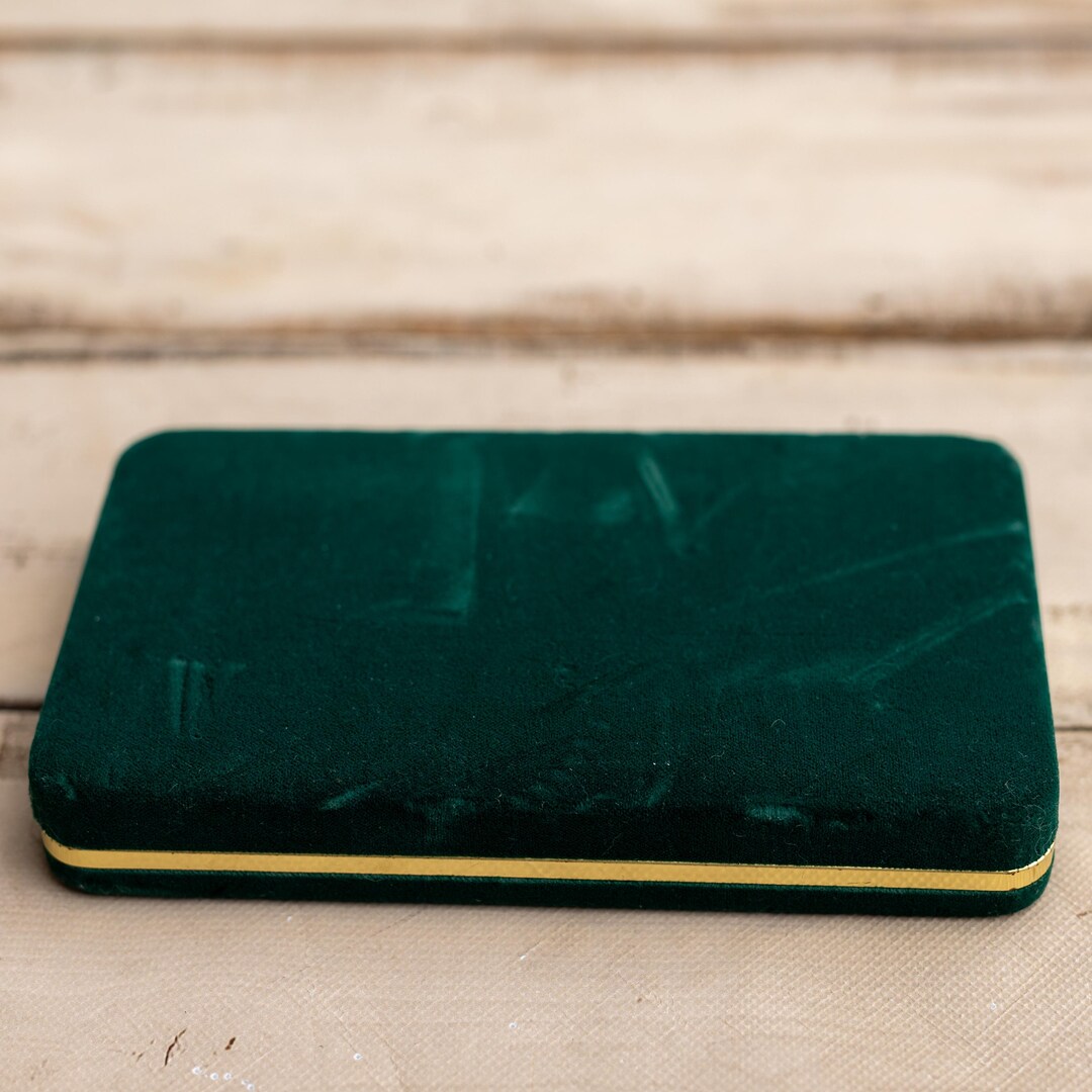 Vintage Jewelry Box Green Velvet Display Box From Ireland - Etsy