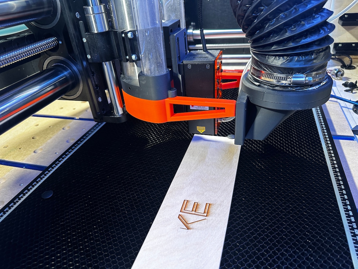 Makita Router With 80mm Z Slider Dust Boot the M65 Ga. Double Barrel ...