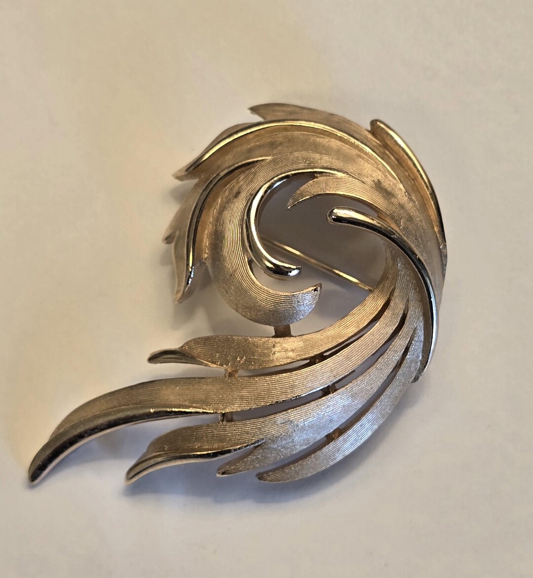 Vintage Crown Trafari Brooch - Etsy