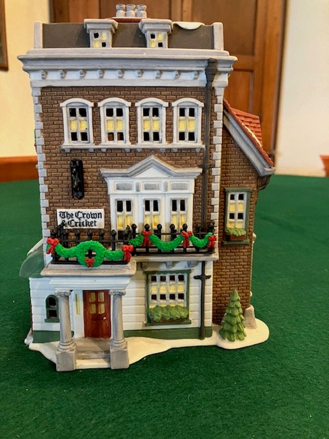 Charles Dickens Heritage Collection Dickens Village Series "crown ...