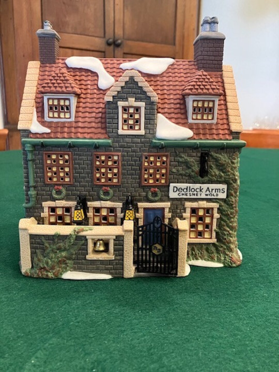 Dept 56 Dedlock Arms Dickens Village Building - 1994 Vintage Village ...