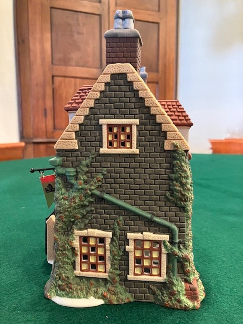 Dept 56 Dedlock Arms Dickens Village Building - 1994 Vintage Village ...
