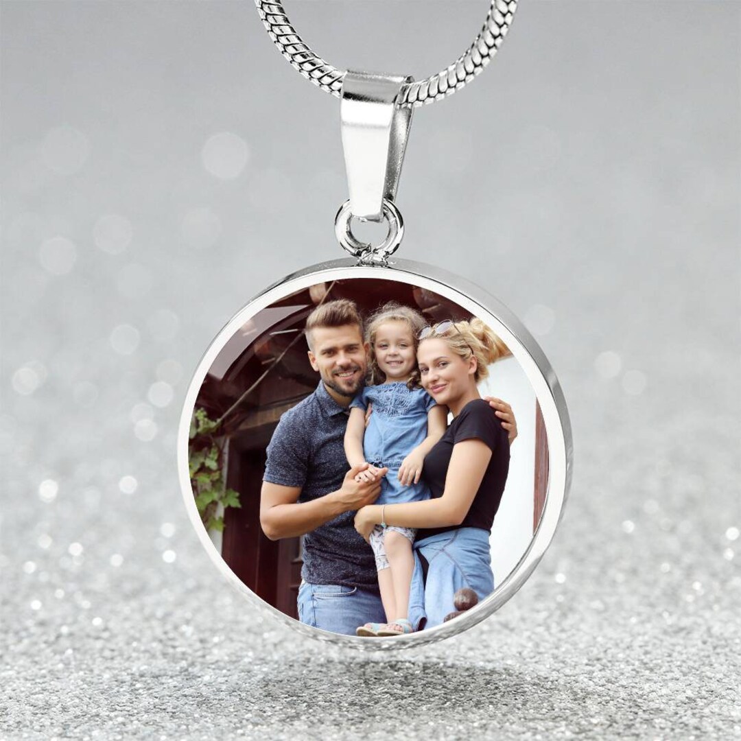 Custom Circle Pendant Family Picture Necklace, Family Necklace ...