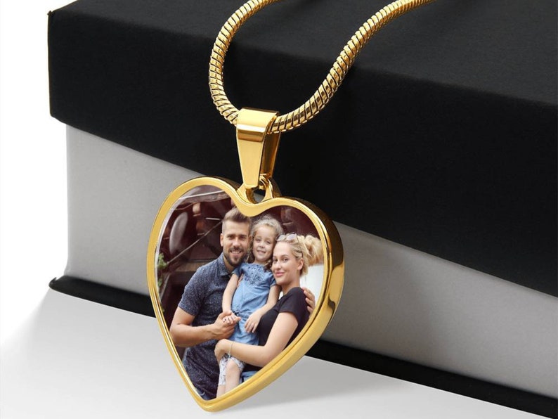 Custom Circle Pendant Family Picture Necklace, Family Necklace ...