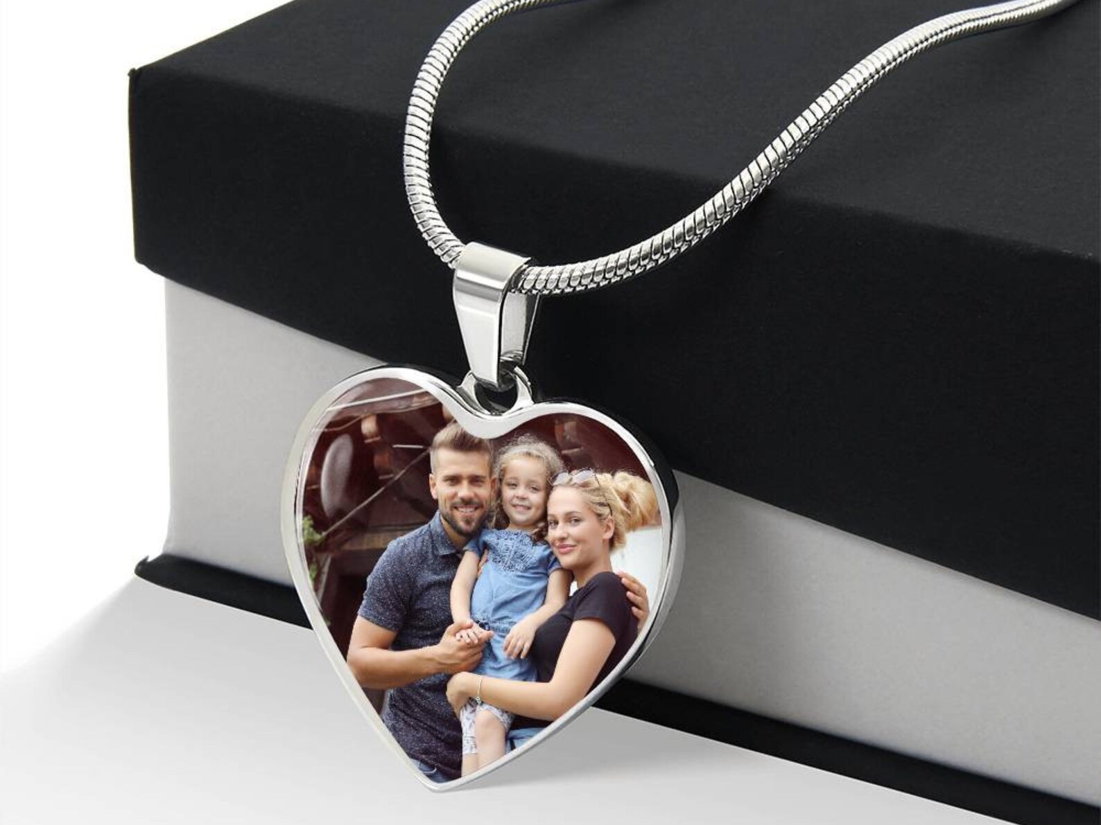 Custom Circle Pendant Family Picture Necklace, Family Necklace ...