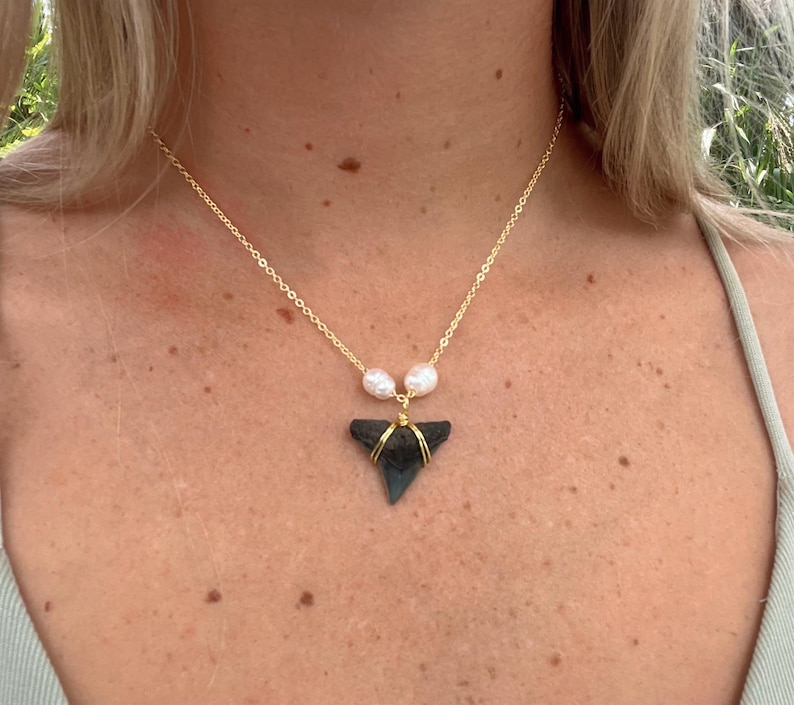 Pearl & Sharks Tooth Necklace - Etsy