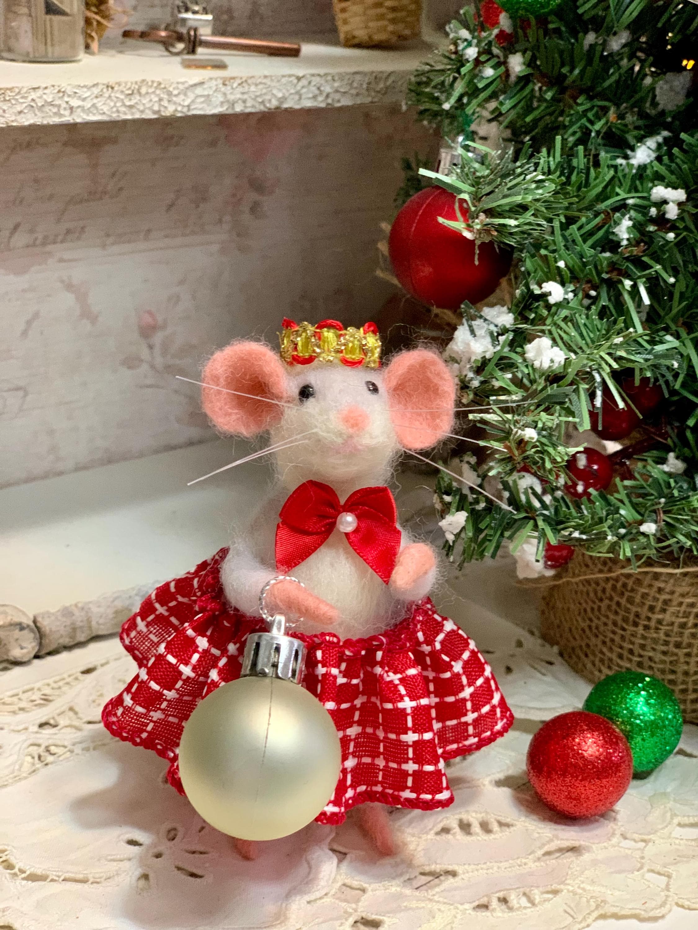 Needle Felted Christmas Mouse Ornament, Handmade Winter Elf Figurine - Etsy
