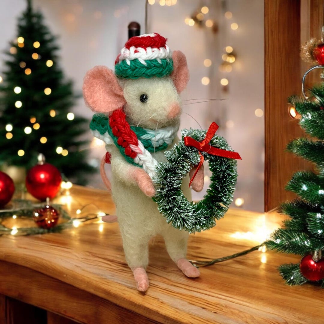 Needle Felted Christmas Mouse: Collectible Waldorf Toy With Wreath - Etsy