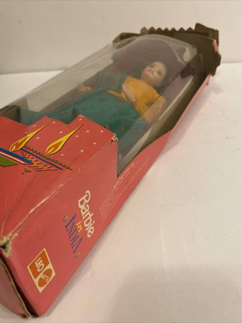 LEO Mattel Barbie in India Indian Market 9910 Brunette Yellow Saree ...