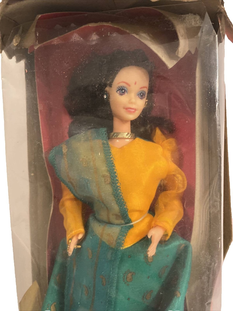 LEO Mattel Barbie in India Indian Market 9910 Brunette Yellow Saree ...