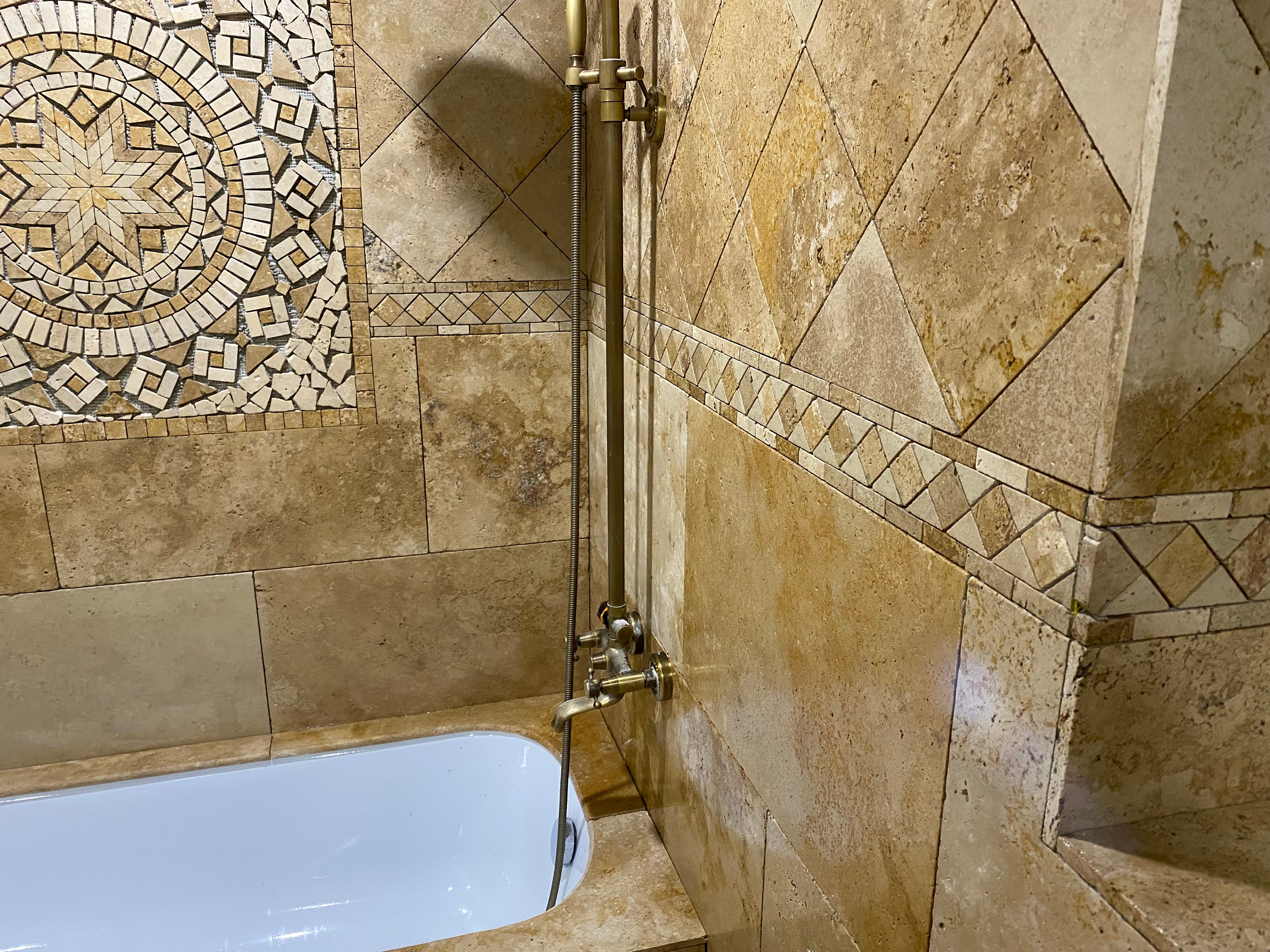 Rustic Noce Chiaro Travertine Tumbled Wall Border Tile Arrow Listello ...