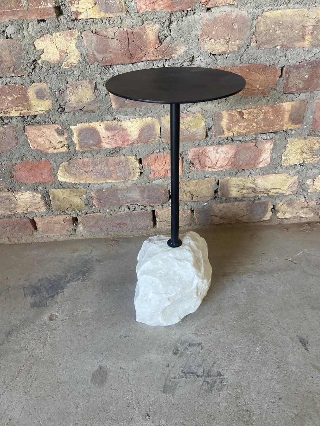 Rock Side Table A Striking Fusion of Raw Nature and Sleek Design Table ...