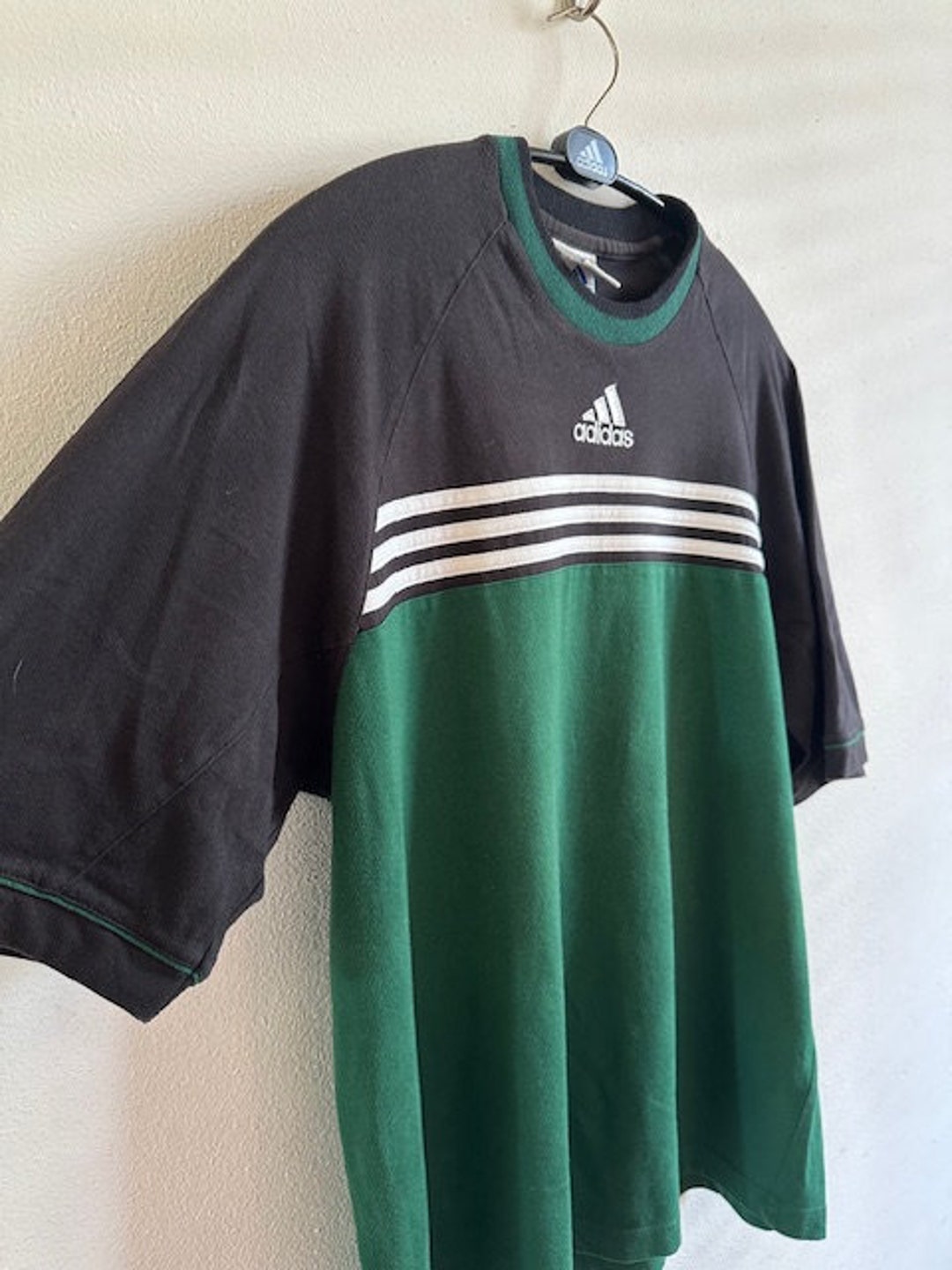 Vintage Adidas T-shirt - Etsy