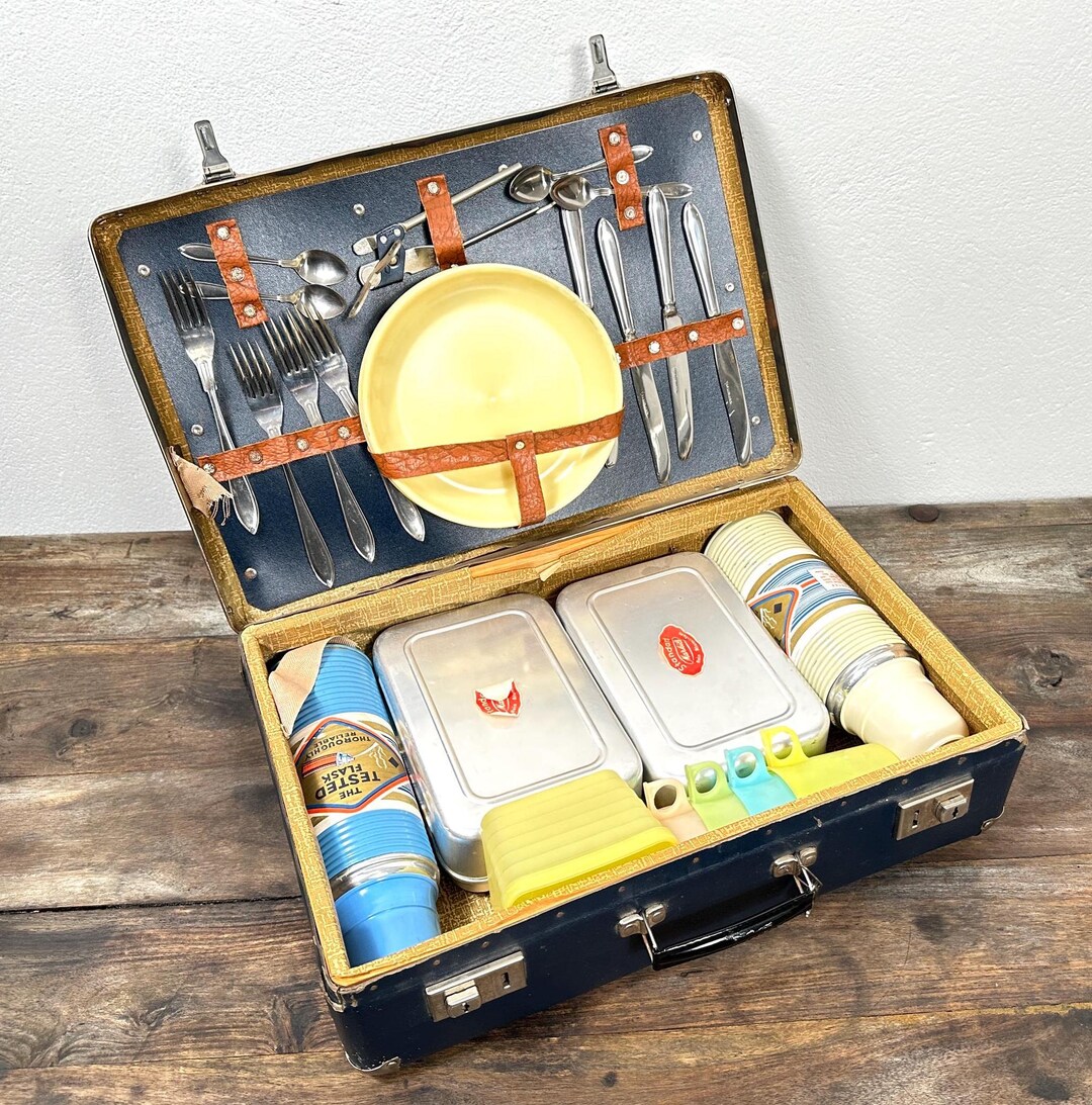 Vintage 1950s Picnic Set in Suitcase | Camping & Caravan Picnic for 4 ...