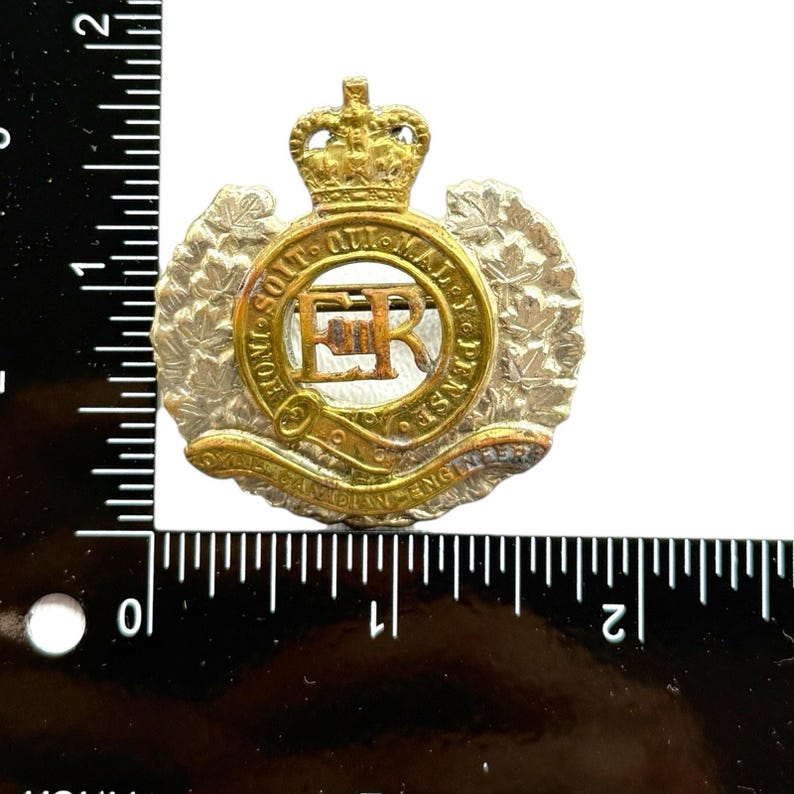 Vintage Royal Canadian Engineers Cap Badge ERII Garter Motto Crown ...