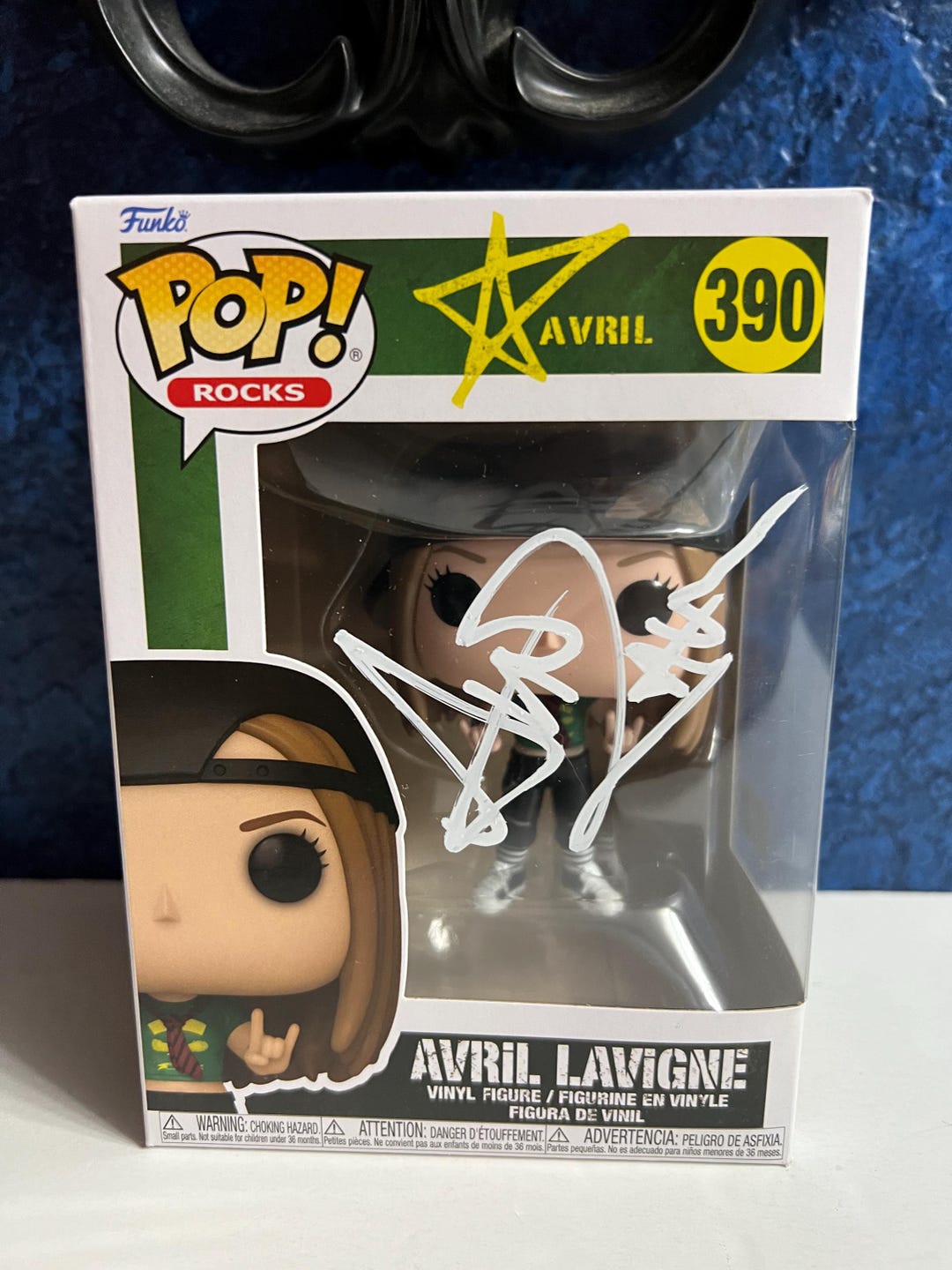 Funko Pop AVRIL LAVIGNE 390 Signed by Avril Lavigne COA Authenticated ...