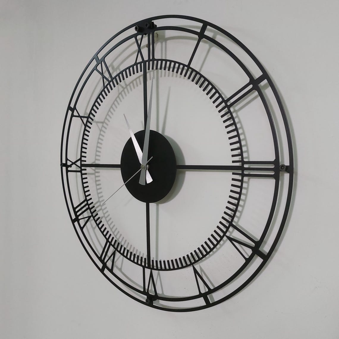 Black Roman Round Decorative Metal Wall Clock,metal Wall Clock With ...