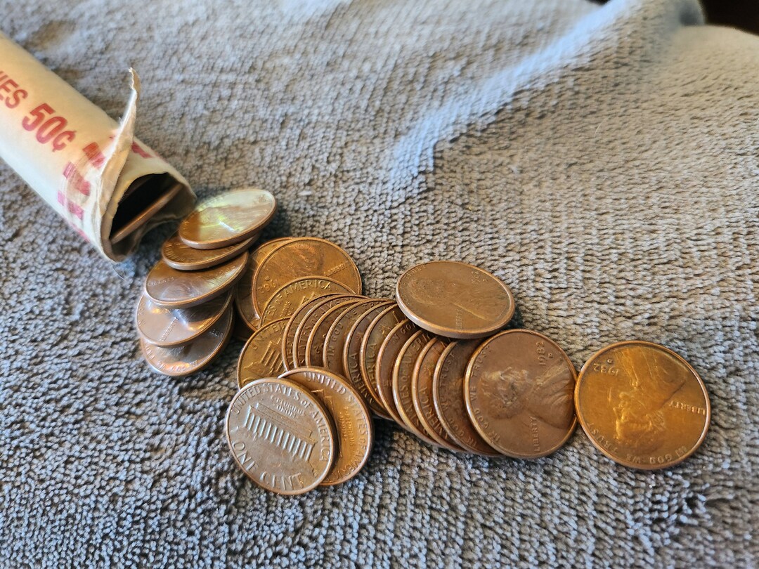 A Roll of 1982 D Large Date Containing 50 Copper Coins From Fine to XF ...