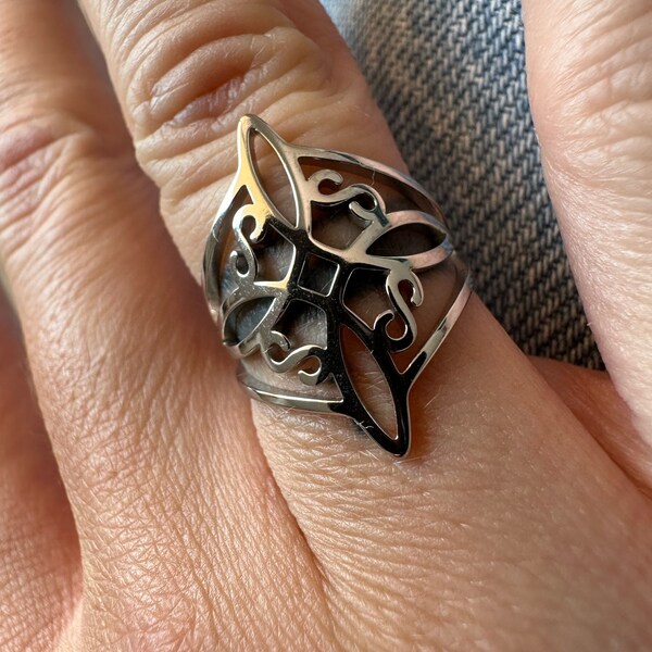 Witchcraft Ring - Etsy