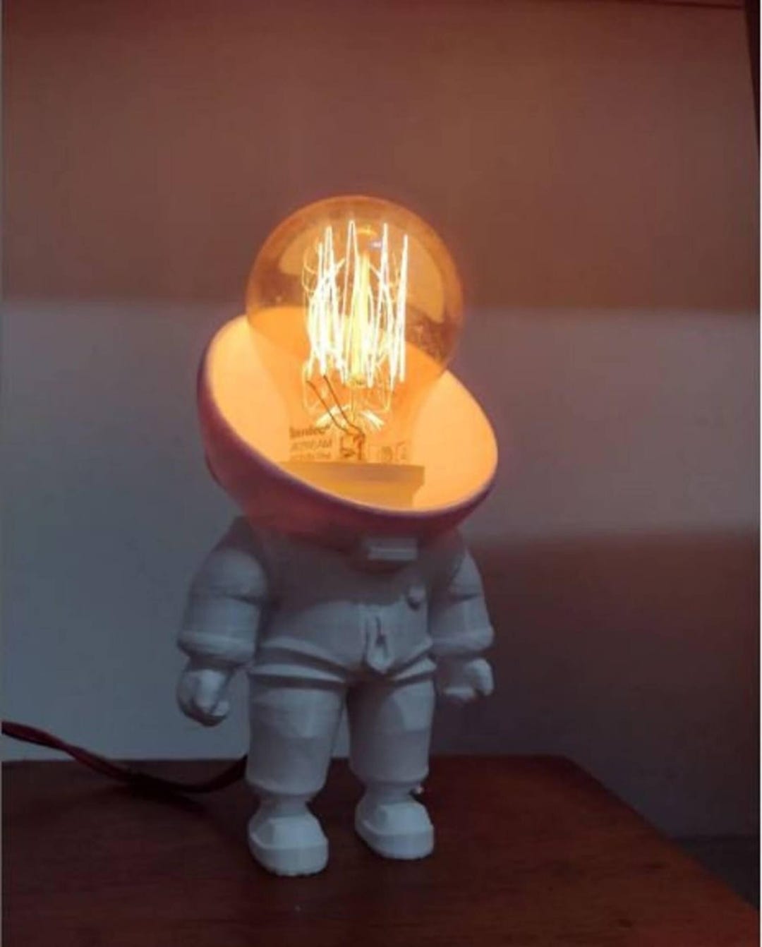 Desk Lamp Astronauta Stl, Spaceman 3d Figure, Astronaut on Moon Stl, 3d ...
