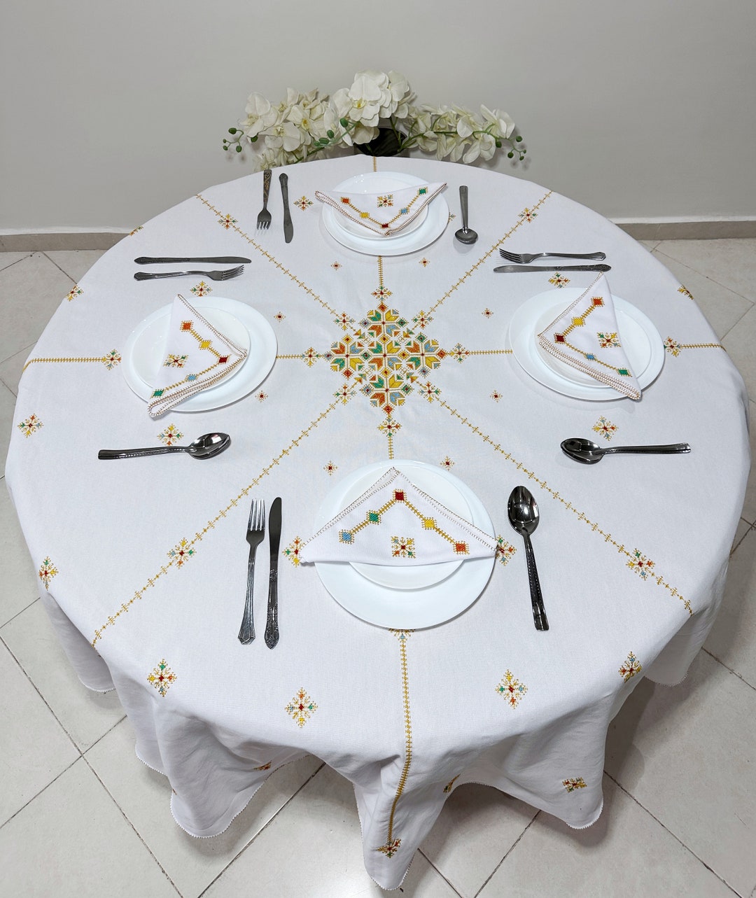 Hand Embroidered Table Cloth and Napkins, a Magnificent Decoration to ...