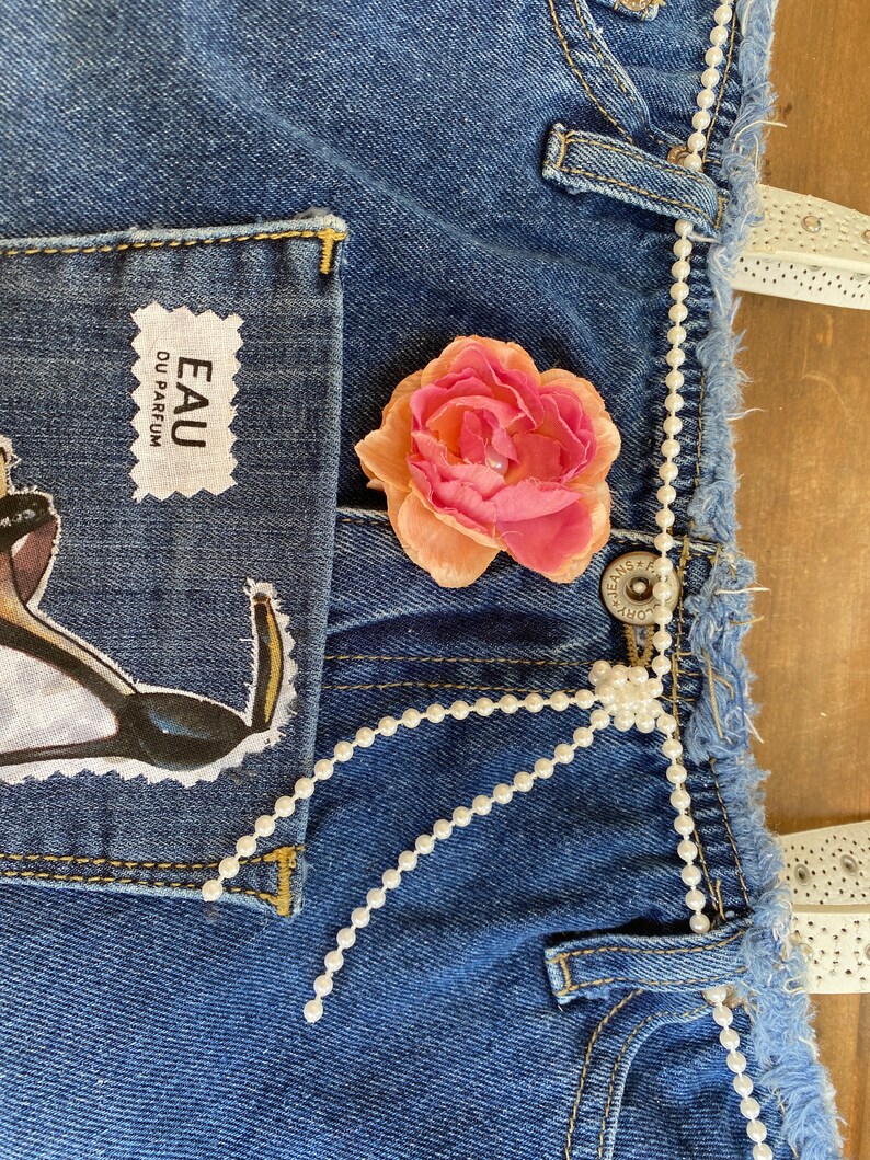 French Flair. Beautiful and Unique Sling Purse With a Parisian Motif ...