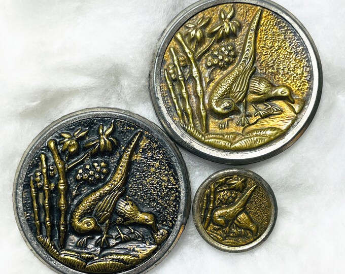 A Mother, Father, and Daughter Set of Bird Buttons - Etsy