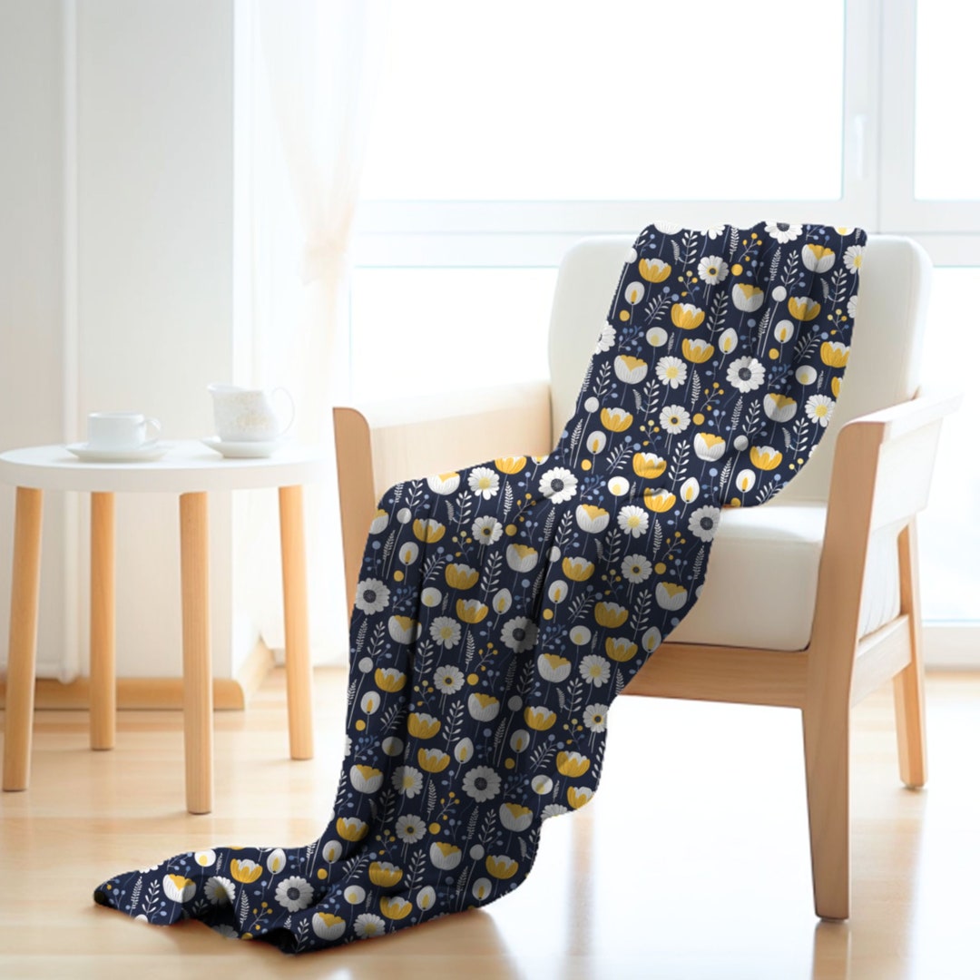 Cozy Floral Blanket Gift Scandinavian Style Home Decor Flower Patterned ...