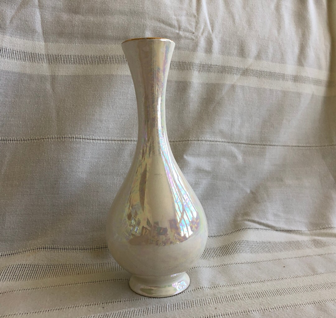STUNNING White Lusterware Vase, MINT CONDITION, Opalescent With 22K ...