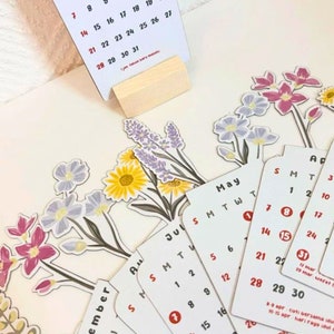 2024 Bloomy Flowers Desk Calendar Vase Shape Writable Compact Planner ...