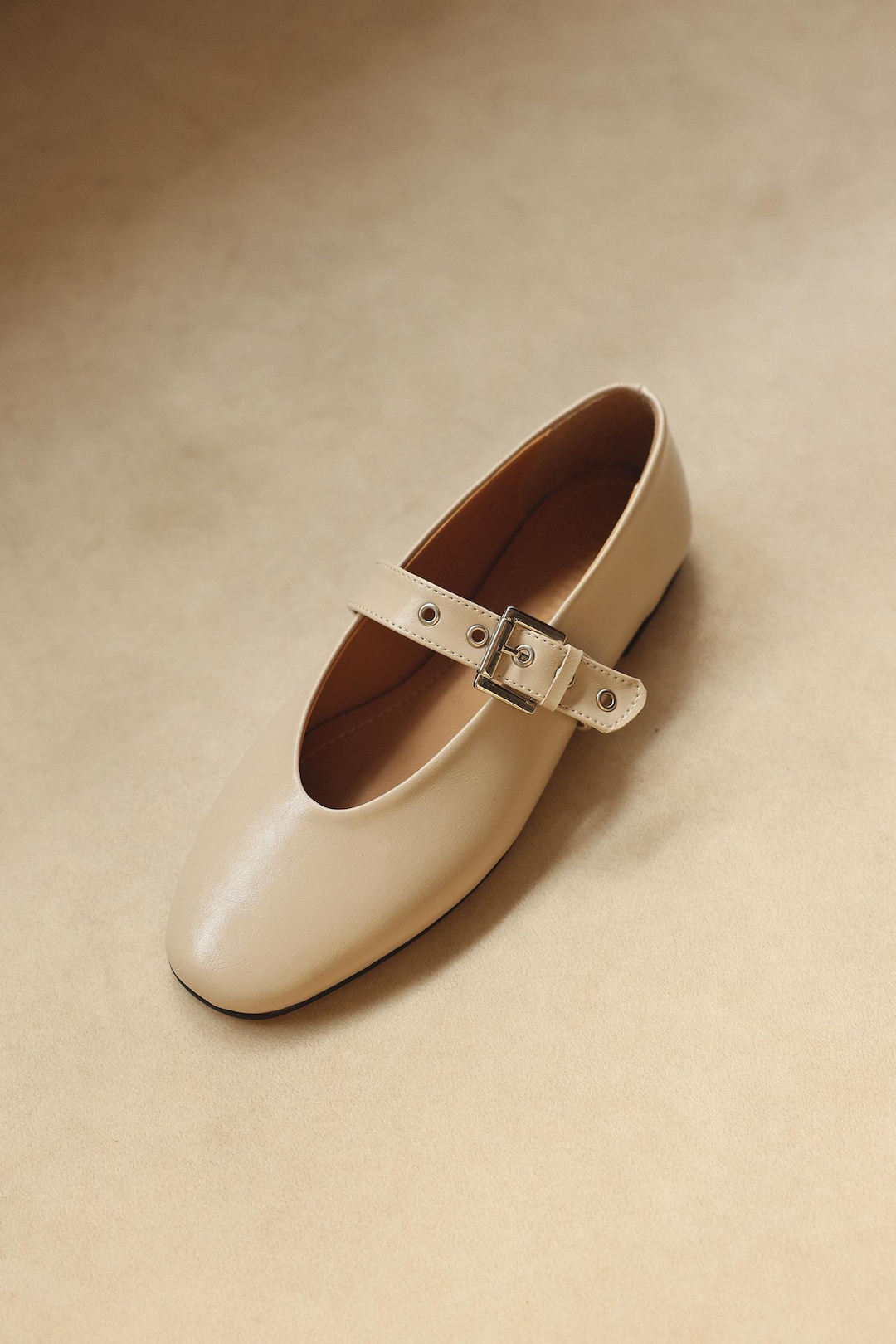 Stubby Toe Mary Janes, T-strap Beige Leather Stubby Toe Flats, Flat T ...