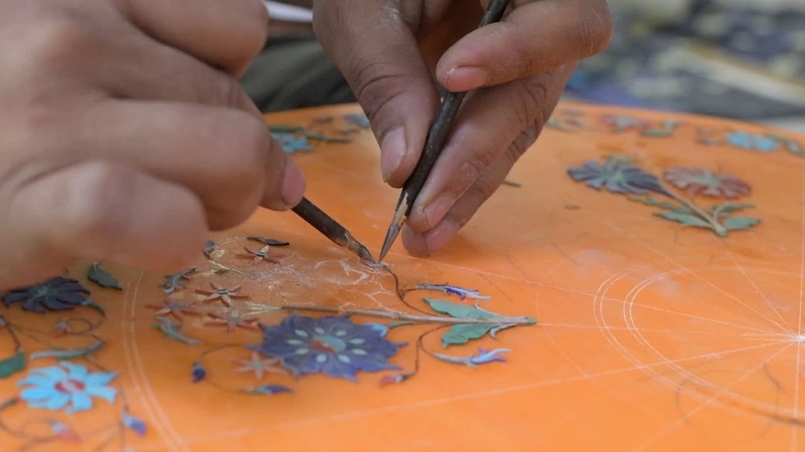 White Marble Corner Side Table Top Handicraft Semi Precious Stones Art ...