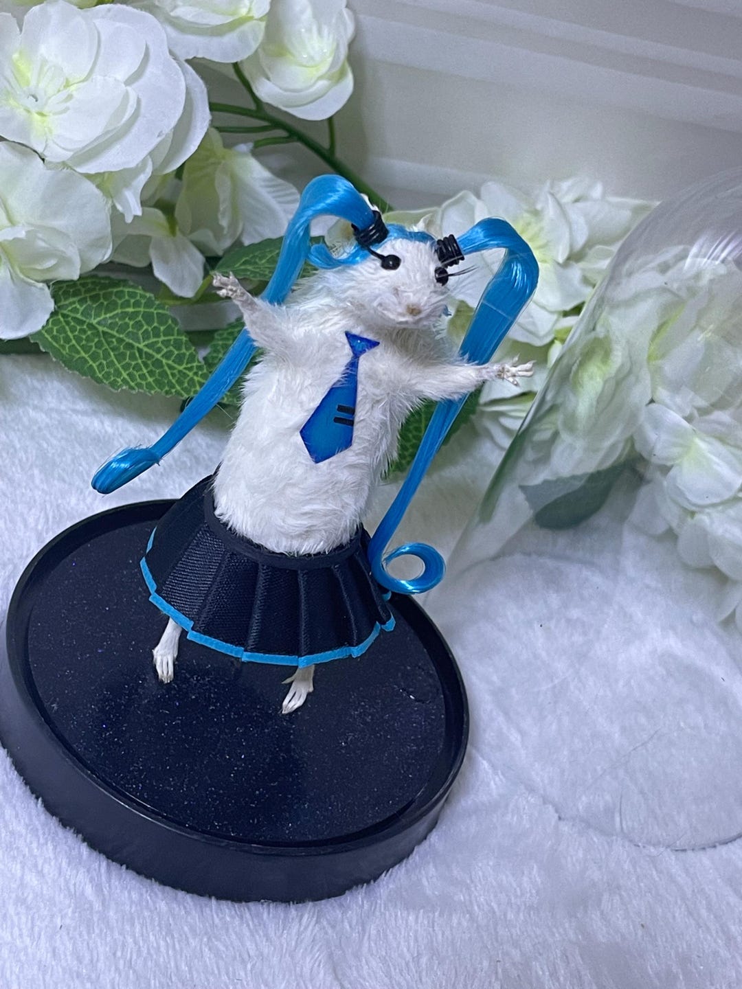 Hatsune Squeaku Mouse: Japanese Pop-star With Holographic Glitter Base ...