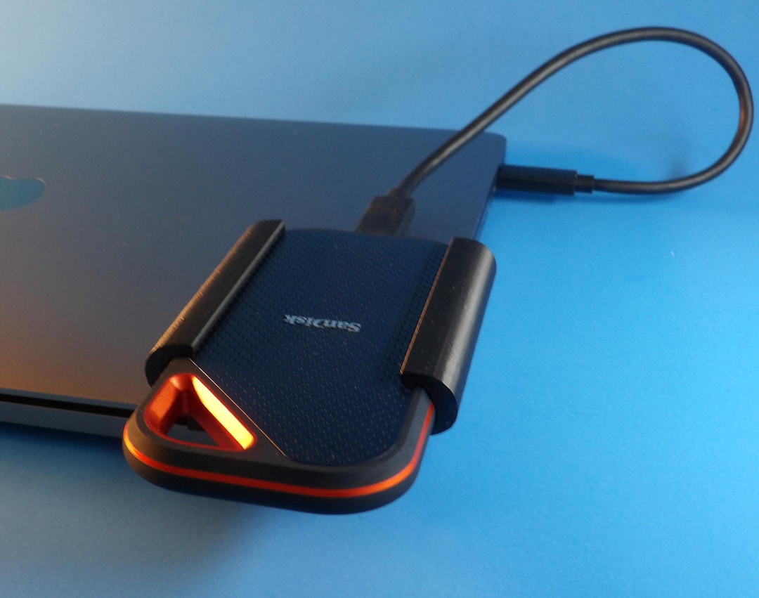Introducing the Perfect Sandisk Extreme Pro SSD Laptop Mount! (NO STICK ...