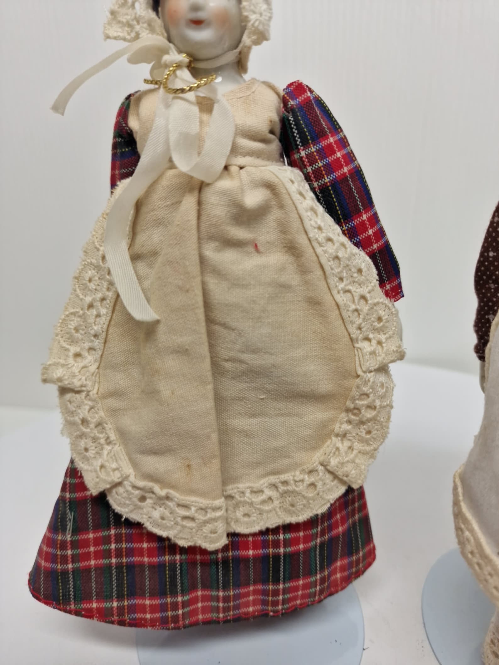 Lot of 2 Vintage 8t Porcelain Figurine Dolls Girls Maid With Stands D77 ...
