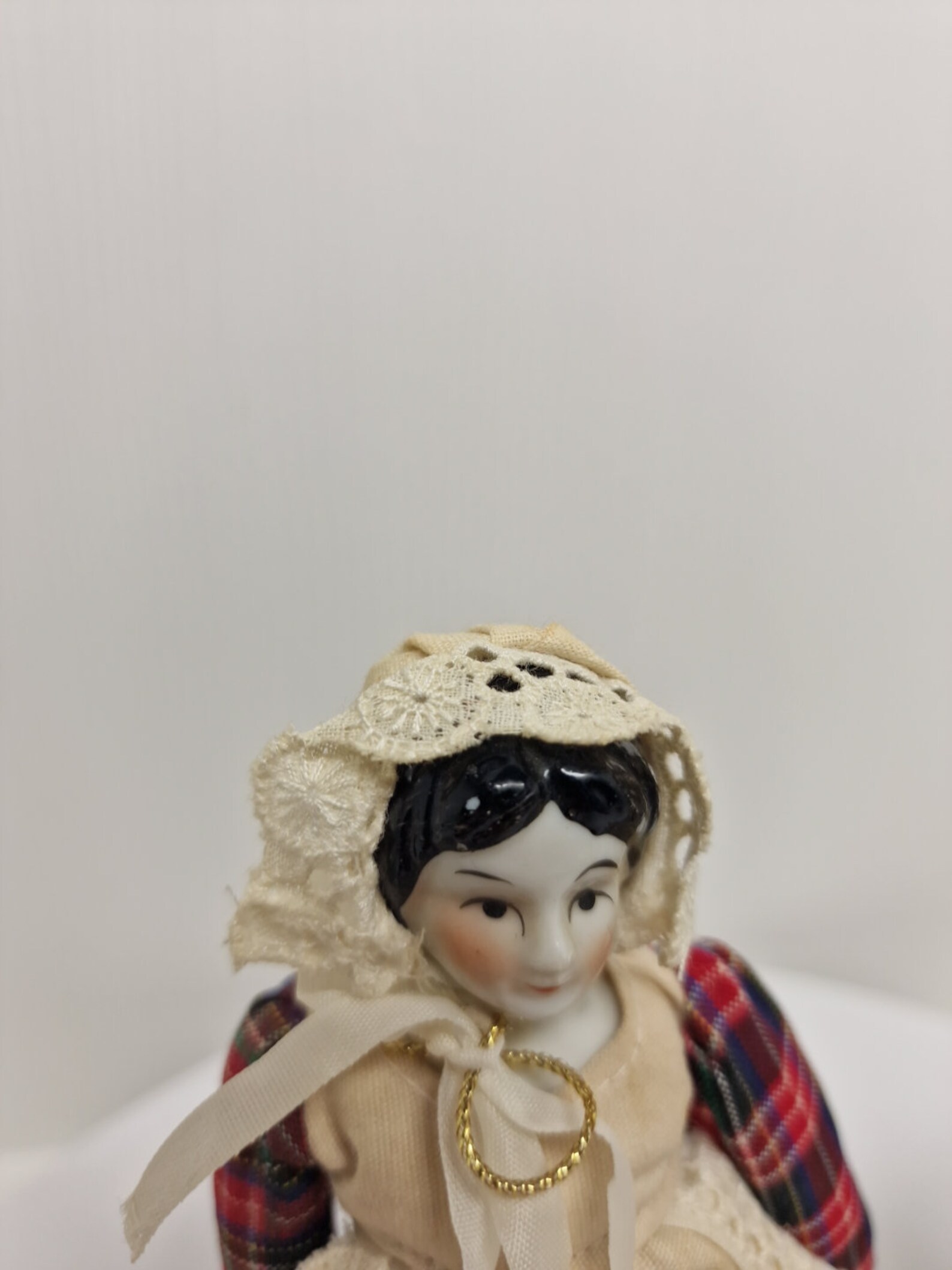 Lot of 2 Vintage 8t Porcelain Figurine Dolls Girls Maid With Stands D77 ...