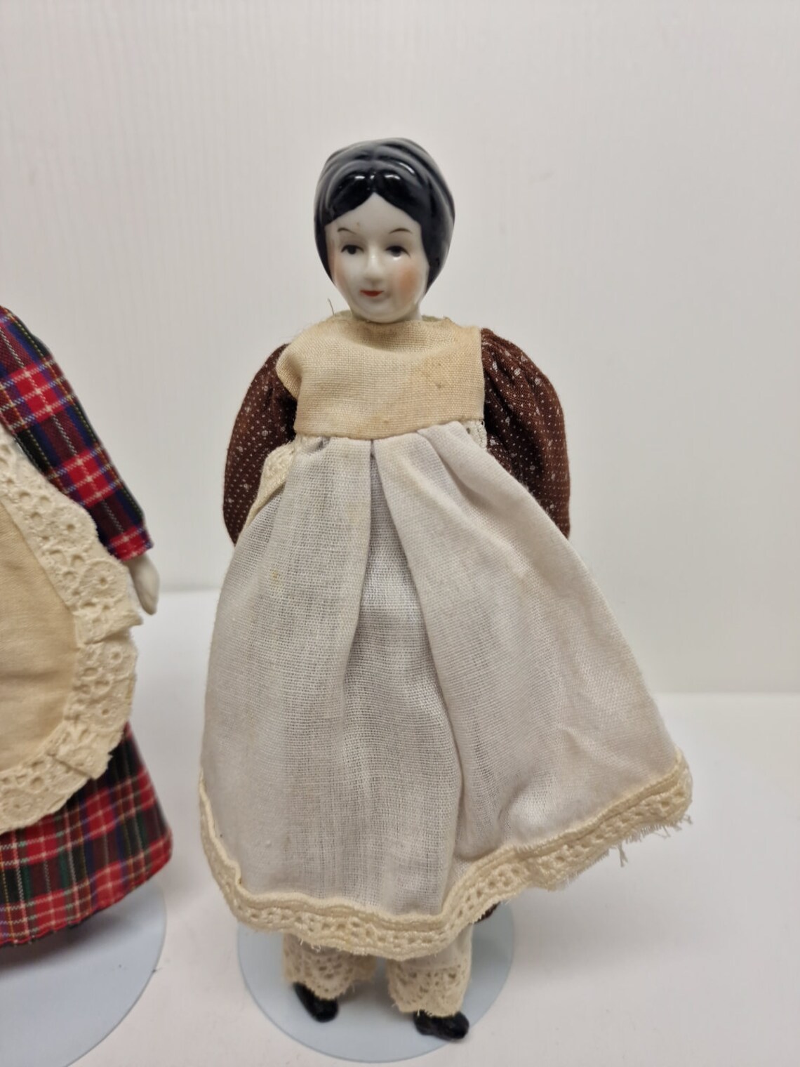 Lot of 2 Vintage 8t Porcelain Figurine Dolls Girls Maid With Stands D77 ...