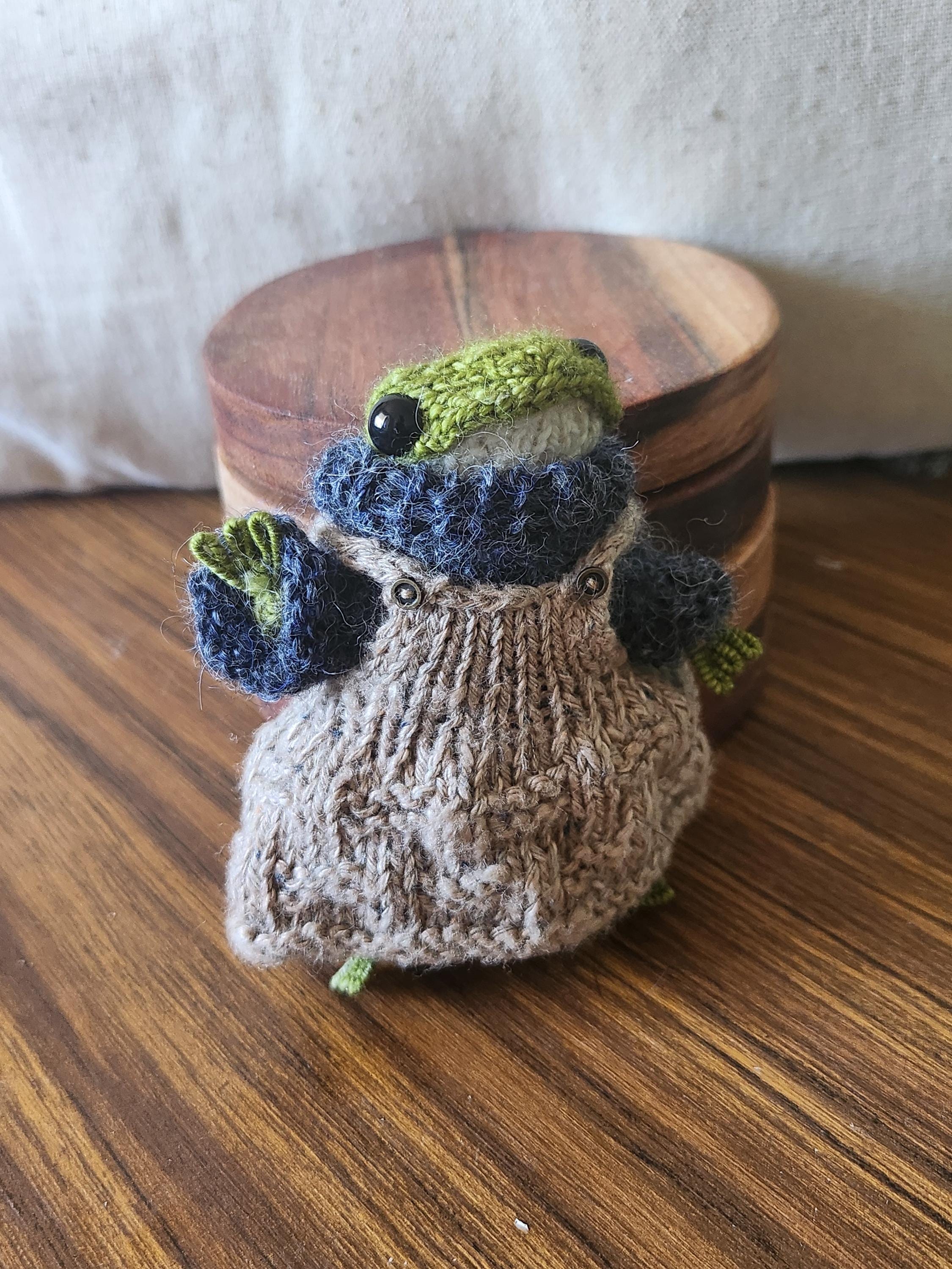 Miniature Knitted Frog - Poseable, Cottagecore Froggy - Etsy