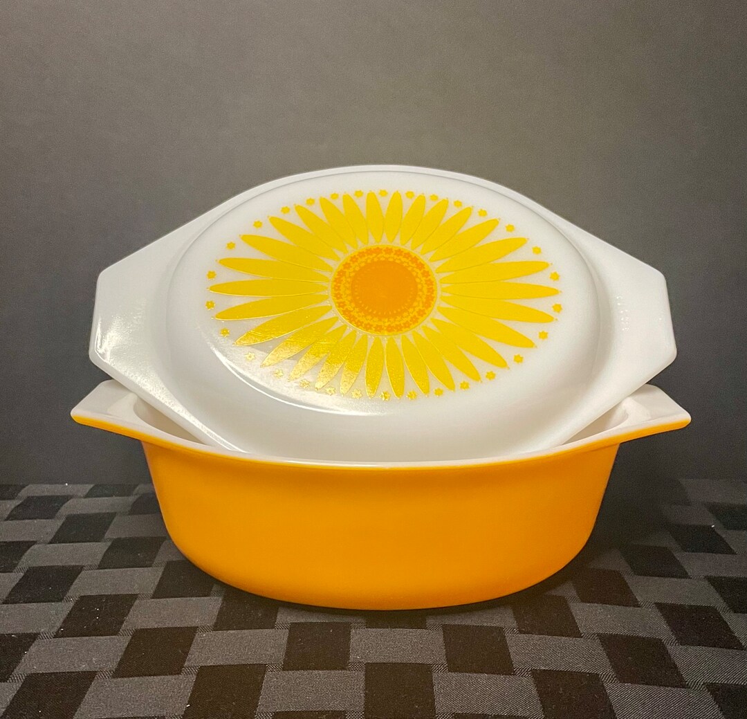 Vintage PYREX Sunflower/ Daisy Covered Oval Casserole Dish, 1970s, 043 ...