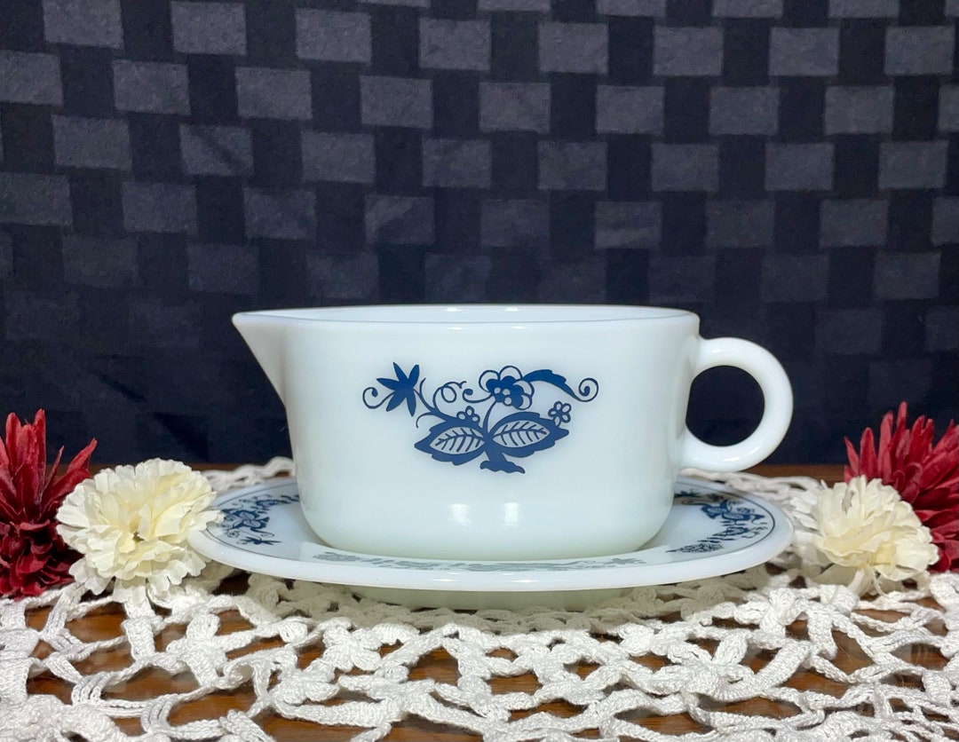 Vintage PYREX Old Town Blue Onion Gravy Boat, Vintage Pyrex, Pyrex ...